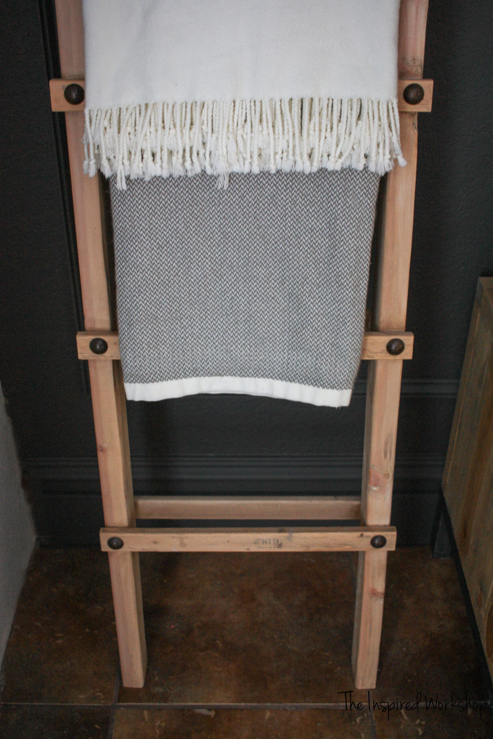 DIY Tall Blanket Ladder – The Inspired Workshop